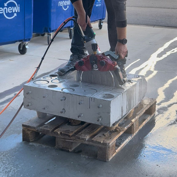 Ferăstrău cu inel electric de mână pentru beton AGP R16 ⭐ FenozaShop